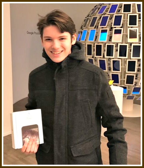 Sam Rocks CES | 06880