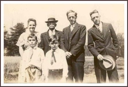 Jacques Voris – Henry Mills and family | 06880