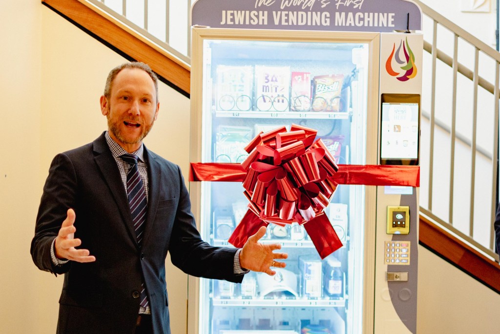 Roundup: Jewish Vending Machine, NY Knicks, Coney Island … | 06880